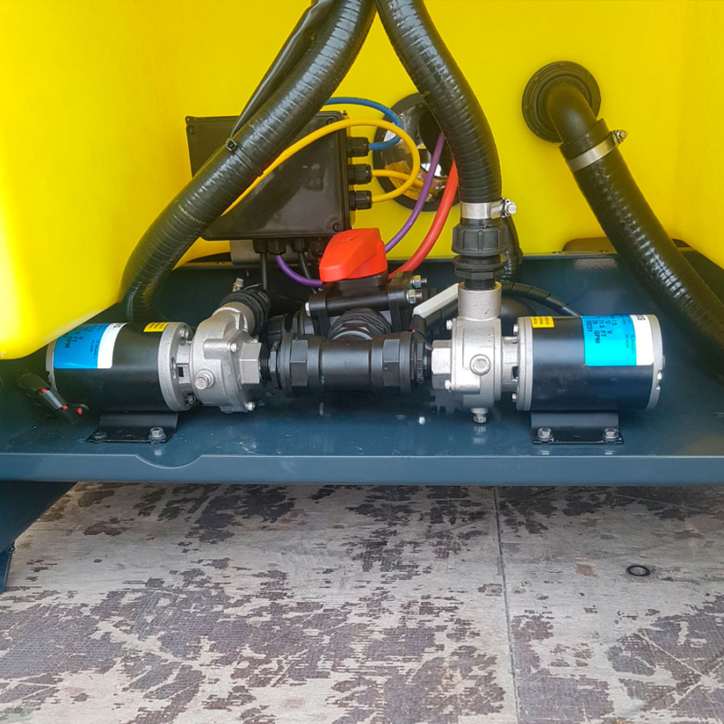 Front Evolution tanks. 2 capacities: 1600 and 2300 l.